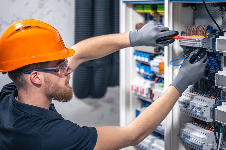 Electrician Training in Pakistan | Electrician Courses at QTTC